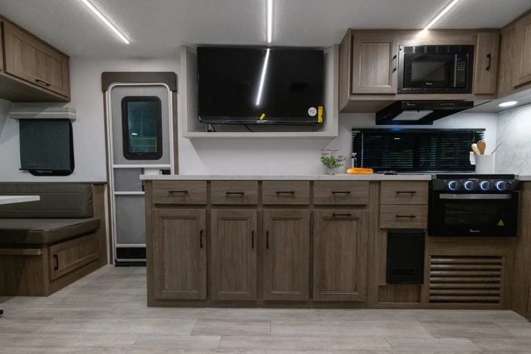 2025 Freedom Express Ultra Lite 298FDS Couples Camper Trailer – Pik-A ...